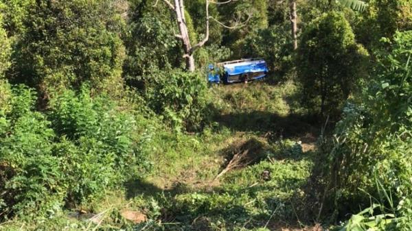 Kecelakaan di Kolaka Utara, Truk Tangki BBM Terjun ke Jurang Kecelakaan di Kolaka Utara, Truk Tangki BBM Terjun ke Jurang