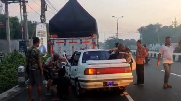 Kecelakaan Di Mojokerto Mobil Pasutri Tabrak Truk Parkir Istri Tewas