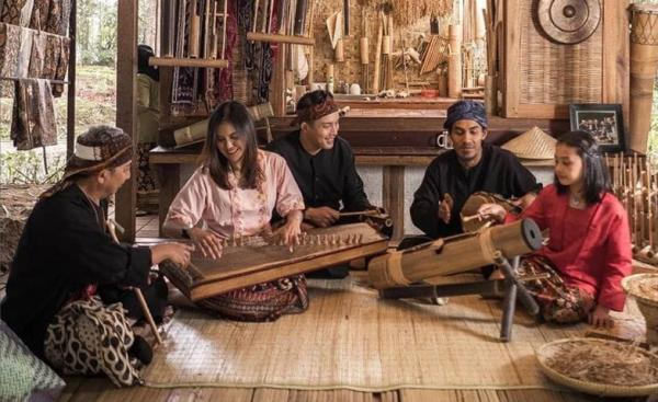 Tembung Kriya Yaiku? Ini Penjelasan dan Contohnya