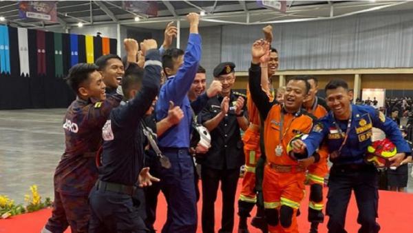 Bangga! Damkar DKI Raih Juara Kompetisi Pemadam Kebakaran dan Paramedis ...