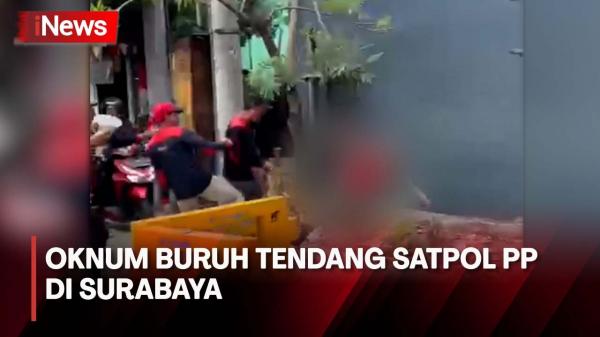 Detik-Detik Oknum Buruh Tendang Satpol PP saat Demo Kenaikan UMK di Surabaya