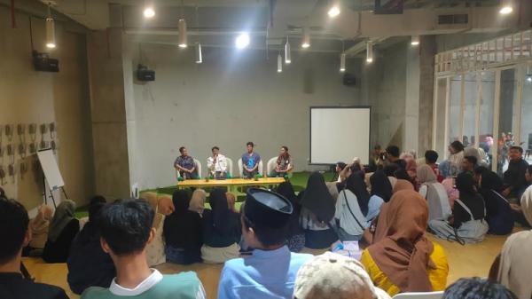 Bertemu Gen Z di Makassar, Alam Ganjar Singgung Akses Pendidikan Dasar Belum Merata