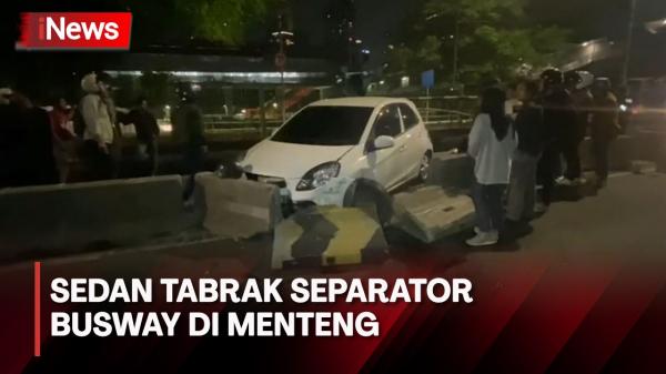 Sedan Ringsek Tabrak Separator Busway di Menteng, Pengemudi Wanita ... Sedan Ringsek Tabrak Separator Busway di Menteng, Pengemudi Wanita ...