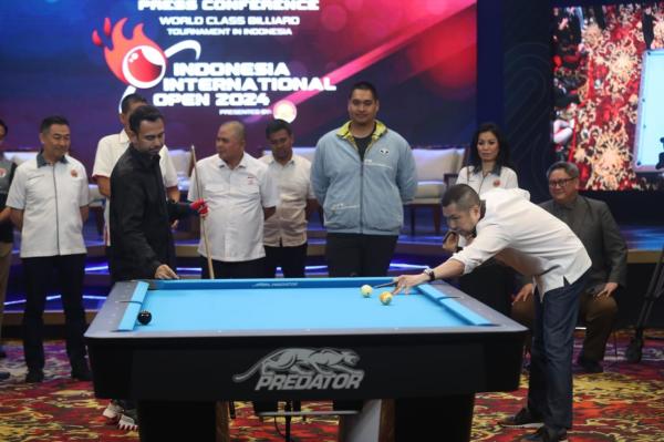 Hary Tanoesoedibjo dan Raffi Ahmad Adu Jago Main Biliar Hary Tanoesoedibjo dan Raffi Ahmad Adu Jago Main Biliar