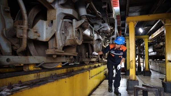 Sambut Libur Nataru 2024, PT KAI Bandung Siapkan Ratusan Kereta dan Lokomotif