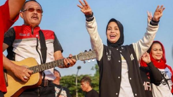 Ajak Warga Bergerak Bersama, Siti Atikoh: The Power of Emak-Emak Luar ... Ajak Warga Bergerak Bersama, Siti Atikoh: The Power of Emak-Emak Luar ...