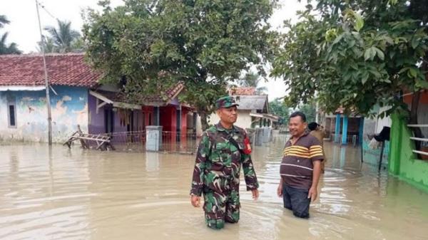 Banjir 1 Meter Lebih Rendam Karangligar Karawang, Warga Diminta Siap-Siap Mengungsi