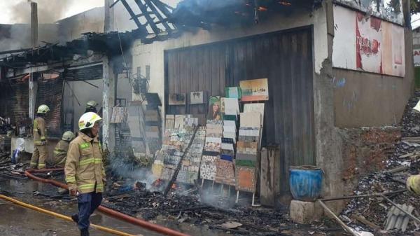 Kebakaran Landa Toko Bangunan di Kramat Jati Jaktim, Diduga karena Korsleting Listrik