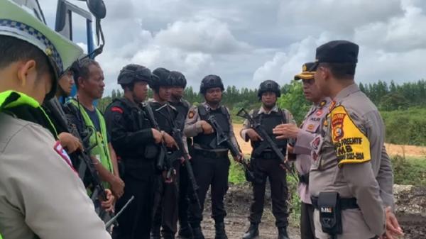 Polres Rohul Kawal Ketat Pergeseran 2 Kontainer Logistik Pemilu 2024 dari Pelabuhan Perawang