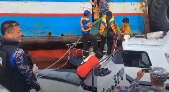 KMP Agung Samudra Kandas di Selat Bali, Puluhan Penumpang dan ABK Dievakuasi