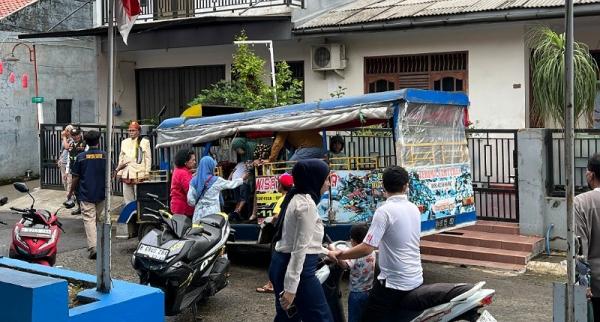Kocak, Pemilih di TPS Ini Dijemput Odong-Odong untuk Nyoblos, Warga Senang!