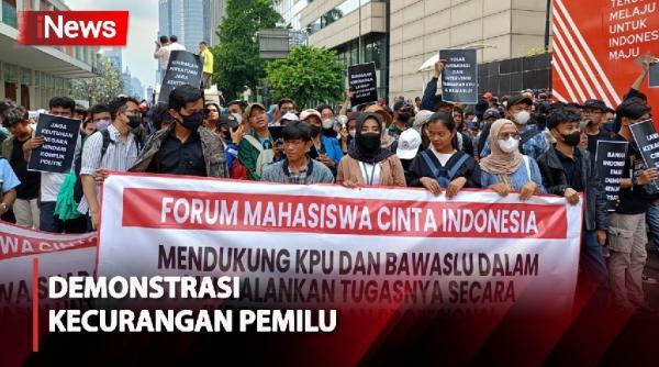 Nilai Pemilu Penuh Kecurangan Massa Gelar Demo Di Depan Bawaslu Dan Kpu