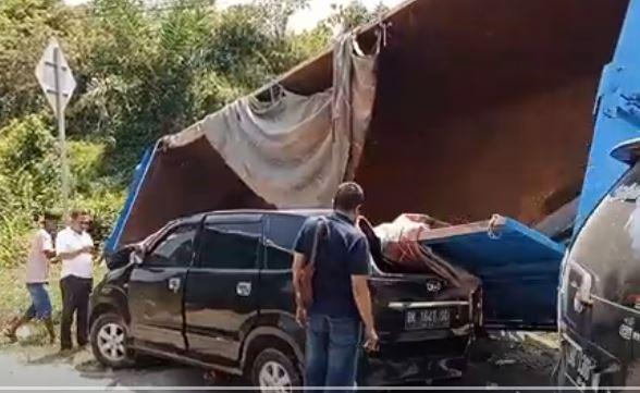 Tabrakan Beruntun di Asahan, Truk Rem Blong Hantam 5 Mobil dan Motor Tabrakan Beruntun di Asahan, Truk Rem Blong Hantam 5 Mobil dan Motor