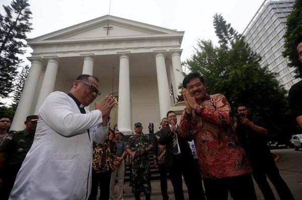 Menko Polhukam Hadi Tjahjanto Kunjungi Gereja Immanuel Menko Polhukam Hadi Tjahjanto Kunjungi Gereja Immanuel