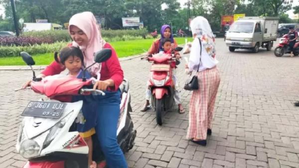 Aksi Nyata, RPA Perindo Berbagi Takjil di Rajeg Tangerang Aksi Nyata, RPA Perindo Berbagi Takjil di Rajeg Tangerang