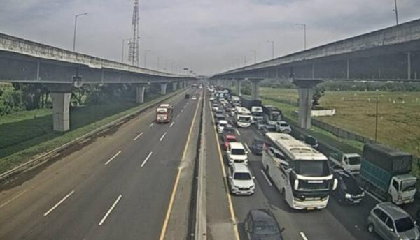 Kecelakaan Beruntun di Tol Jakarta-Cikampek, Lalin Macet Panjang 12 Km