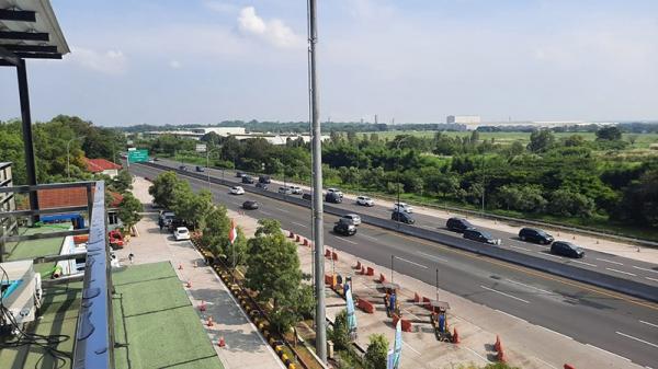 Hari Kedua Lebaran, GT Cikampek Utama Lengang Pagi Ini