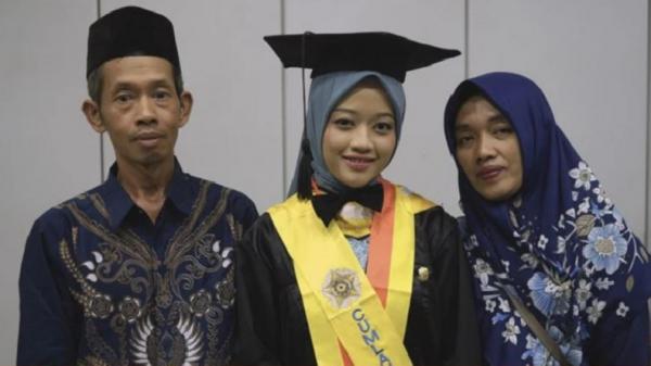 Kisah Inspiratif Anak Buruh di Jepara, Raih Beasiswa S2 di UGM Lulus dengan IPK Cumlaude 3,89
