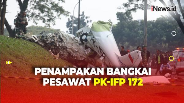 Petugas SAR Evakuasi Jenazah Korban Jatuhnya Pesawat PK-IFP 172 di BSD Tangerang Selatan