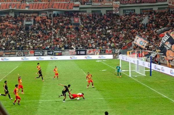Melihat Pertandingan RCTI Premium Sports dari Tribun Penonton Stadion JIS