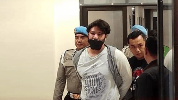 Ammar Zoni Nangis Setelah Hakim Kabulkan Permohonan Rehabilitasi