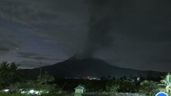 Gunung Lewotobi Laki-laki Erupsi Malam Ini, Semburkan Abu Vulkanik 1.500 Meter