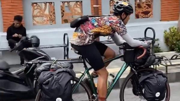 Viral Kisah Seorang Pria Gowes dari Indonesia ke Mekkah - Madinah ...