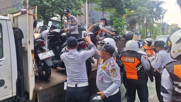 Pemkot Jaksel Minta Perkantoran Sediakan Parkir Gratis untuk Karyawan Pemkot Jaksel Minta Perkantoran Sediakan Parkir Gratis untuk Karyawan