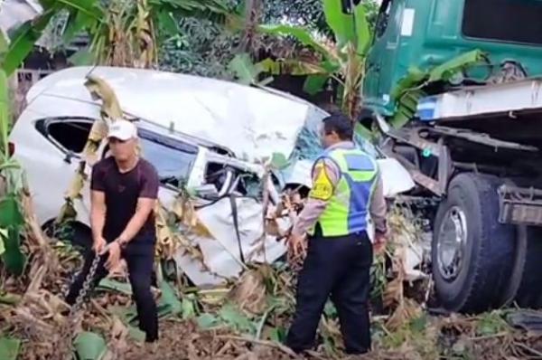 Kronologi Truk Kontainer Tabrak Mobil Sigra di Pantura Subang Tewaskan 1 Orang