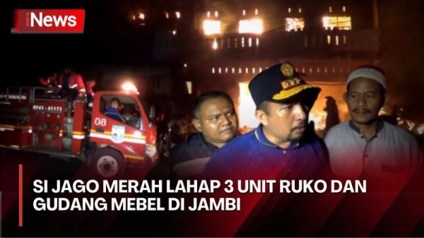 Kebakaran Hebat Hanguskan Gudang Mebel Furniture dan 3 Unit Ruko di Jambi