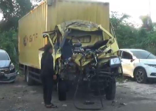 Kronologi Truk Boks Tabrak Dump Truk di Tol Cipularang Tewaskan 1 Orang