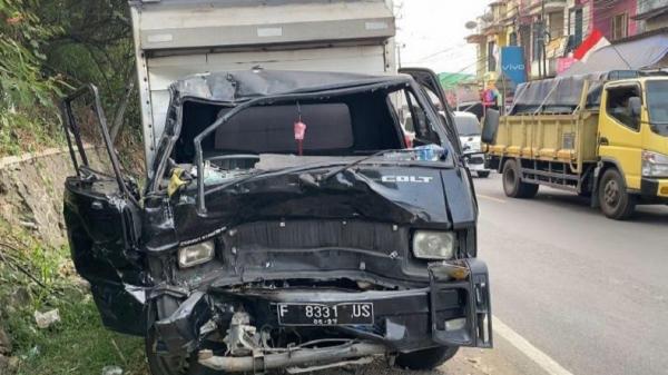 Tabrakan Truk dengan Mobil Boks di Sukabumi, Sopir Tewas Terjepit