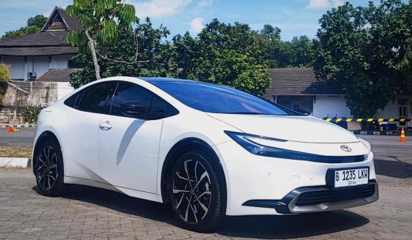 Mengintip Teknologi Toyota Prius PHEV, Bisa Berjalan Tanpa Bensin 70-80 Km