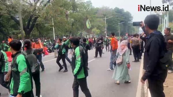 Ada Demo Ojol hingga Kurir, Jalan Medan Merdeka Barat Jakpus Ditutup
