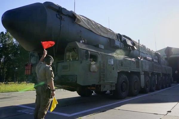 Latihan Perang, Rusia Kerahkan Rudal Balistik RS-24 Yars yang Bisa ...