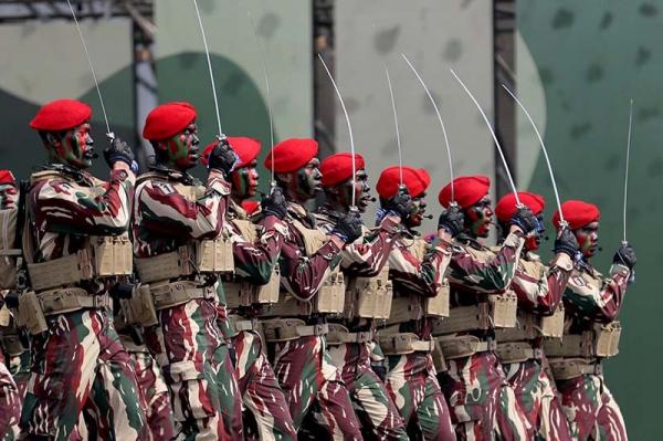 Gagahnya Prajurit TNI saat Defile Pasukan