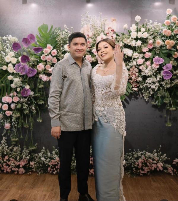 Potret Oza Rangkuti Lamar sang Kekasih, Aura Bahagianya Terpancar