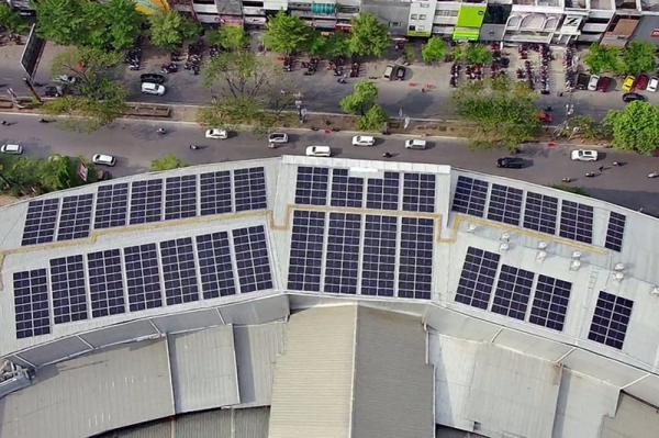 Pemasangan PLTS Atap pada Salah Satu Pusat Perbelanjaan Terbesar di ...