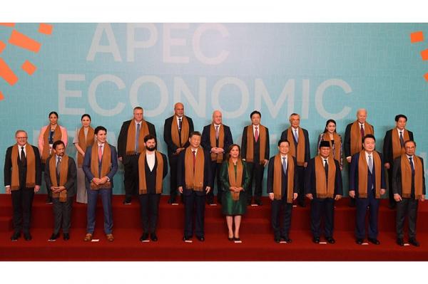 Presiden Prabowo Foto Bersama Jajaran Pimpinan Negara saat KTT APEC 2024