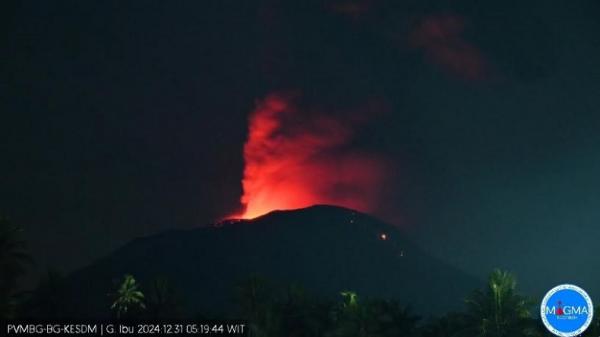 Gunung Ibu Meletus Hari Ini, Semburkan Abu Vulkanis Setinggi 3.000 Meter