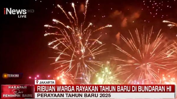 Meriah! Pesta Kembang Api Warnai Perayaan Tahun Baru 2025 di Jakarta