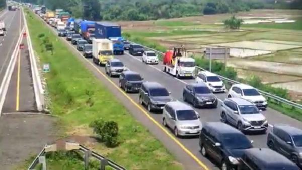 Kemacetan Parah Warnai Libur Panjang di Tol Palimanan-Kanci