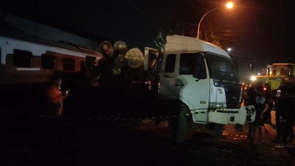 Kereta Jenggala Tabrakan dengan Truk di Gresik, Asisten Masinis Tewas