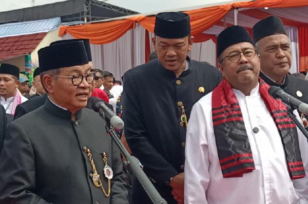 Tak Cuma ASN Jakarta, Pramono-Rano Juga Naik Transportasi Umum ke Balai ...