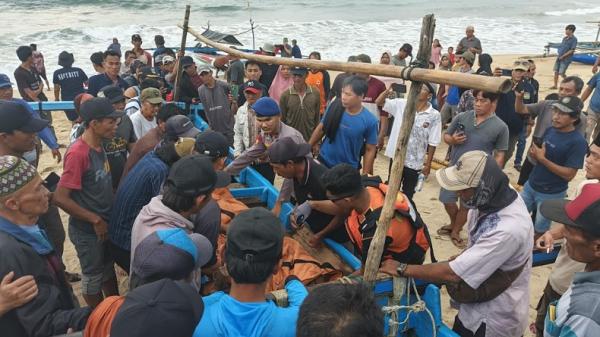Perahu Diterjang Ombak, Nelayan Pesisir Barat Jatuh ke Laut Ditemukan Tewas