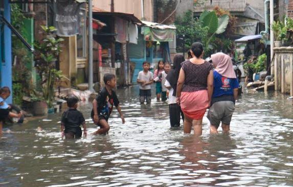 Banjir Rendam Ribuan Rumah di Dayeuhkolot Bandung, Warga 2 Desa Terdampak