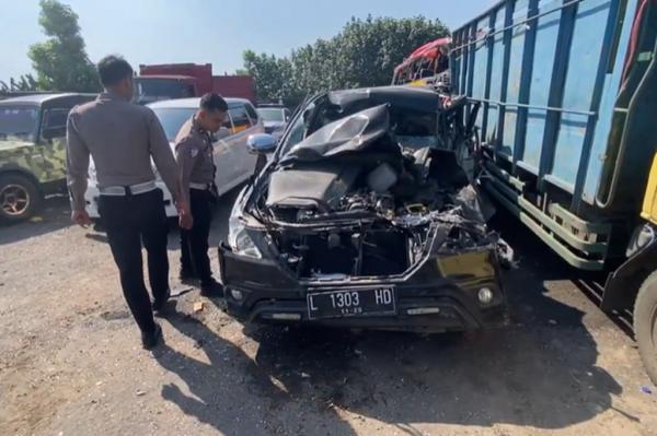 Kronologi Kecelakaan Tewaskan 3 Orang Sekeluarga di Tol Jombang, Sopir Mengantuk Tabrak Truk