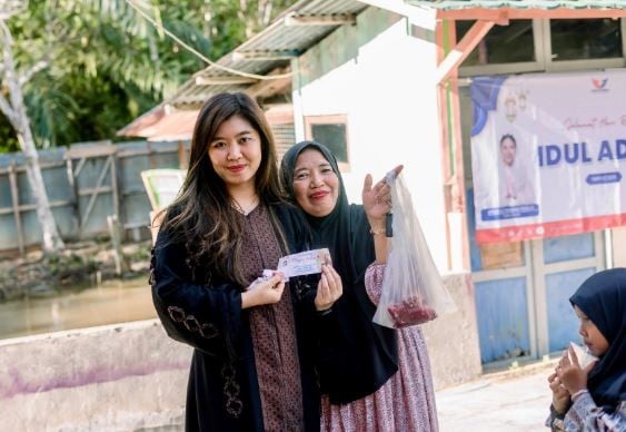 Warga Barito Timur Semringah Terima Daging Kurban dari Kader Partai Perindo Winda Sari