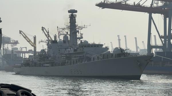 Melihat Kapal Perang HMS Richmond yang Berlabuh di Tanjung Priok, Punya Helikopter Antikapal Selam