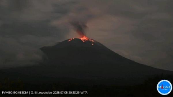 Gunung Ile Lewotolok Kembali Erupsi Disertai Dentuman Keras, Warga Diminta Jangan Panik